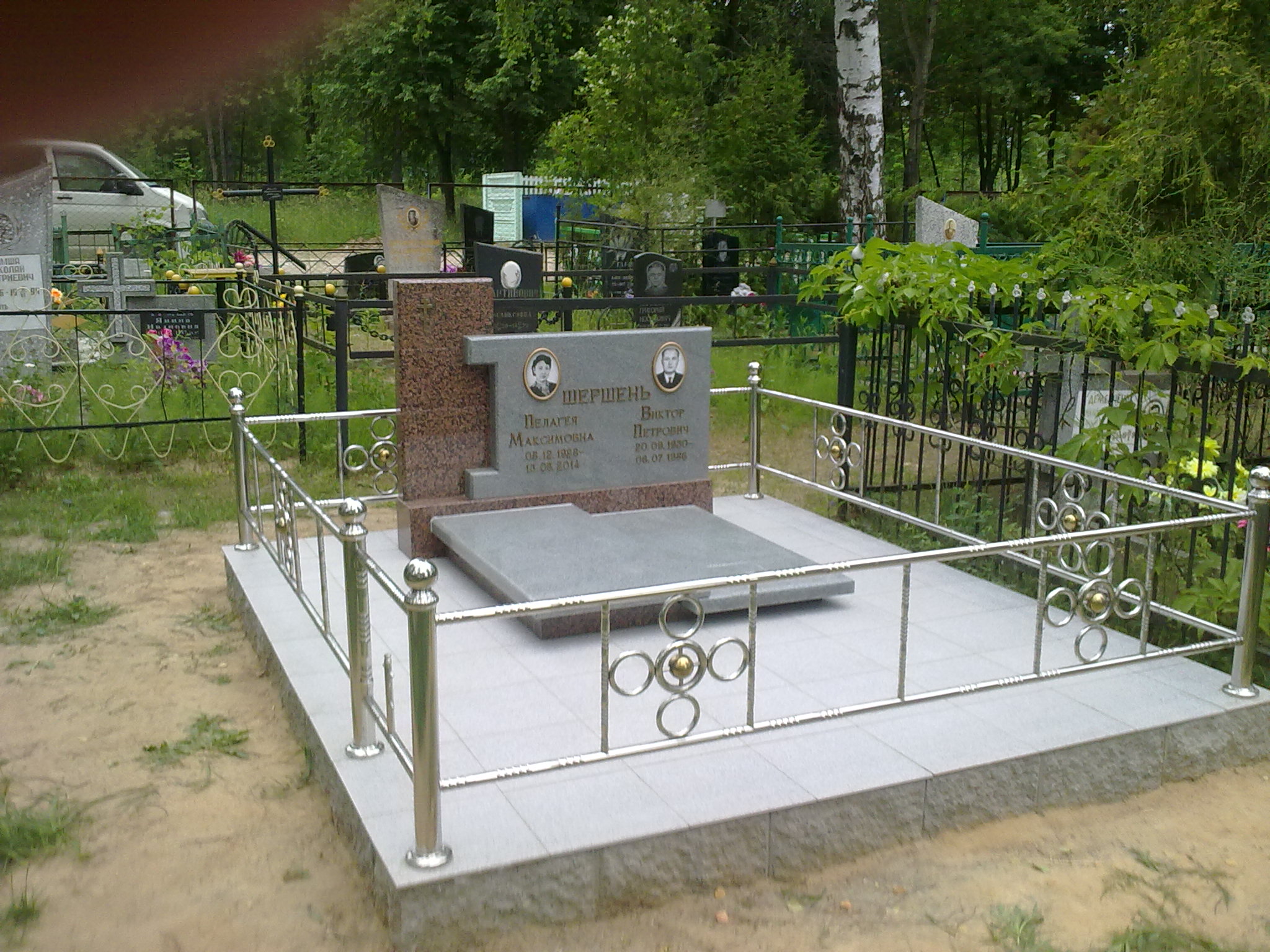 Когда можно ставить оградку на могилу после похорон | МемориСтоун